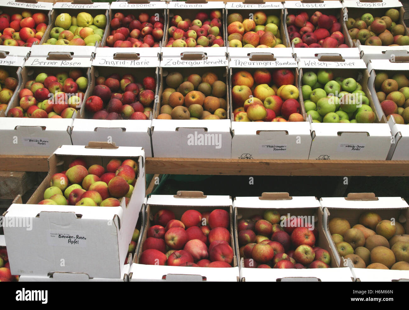 Apfelverkauf hi-res stock photography and images - Alamy