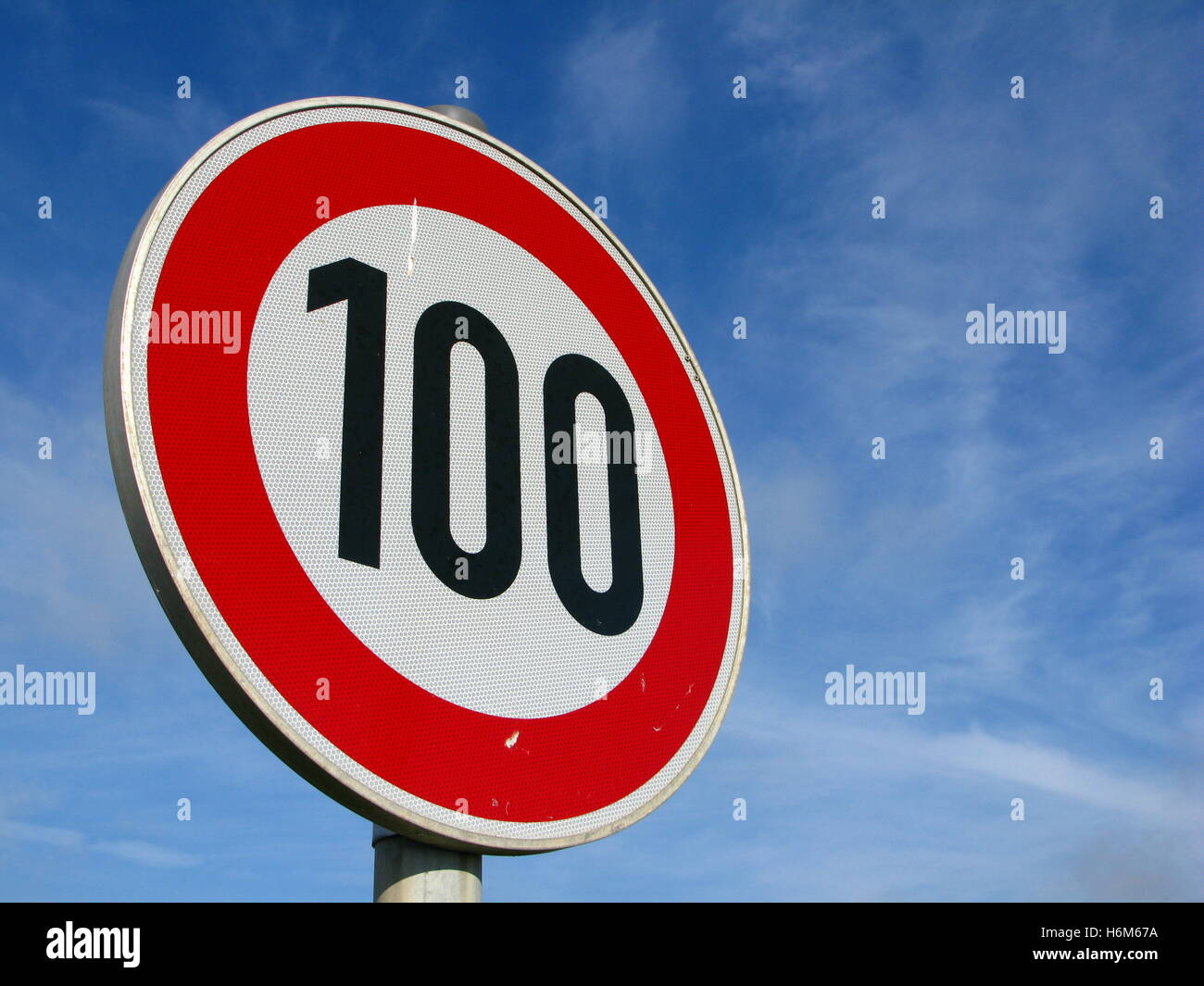 Maximum speed 100 hi-res stock photography and images - Alamy