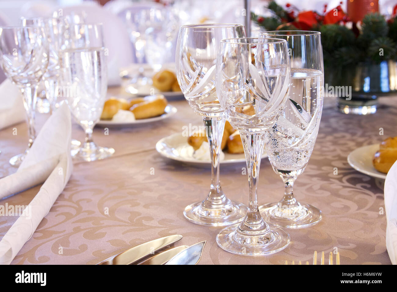 Luxury banquet table setting with crystal glasses Stock Photo - Alamy