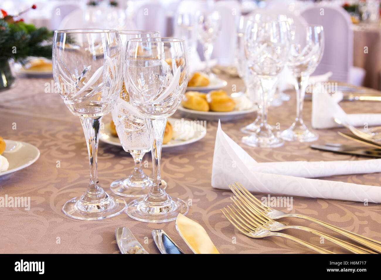 Luxury banquet table setting with crystal glasses Stock Photo - Alamy