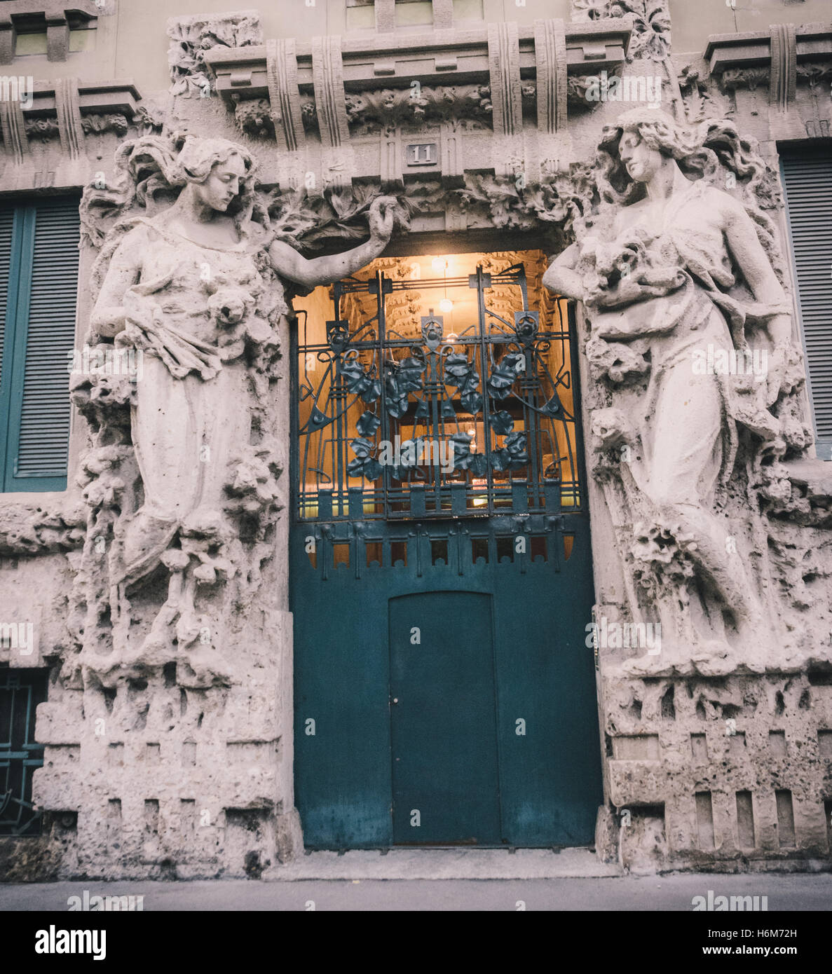 Porta venezia milan hi-res stock photography and images - Alamy