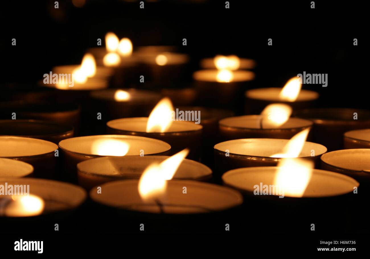 Candlelight atmosphere hi-res stock photography and images - Alamy