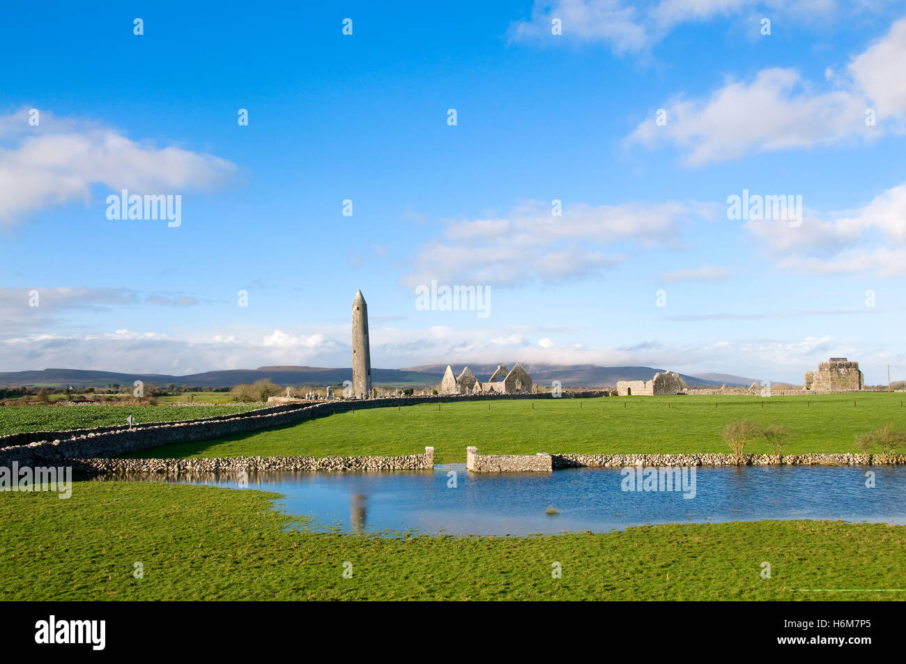 Kilmacduagh hi-res stock photography and images - Alamy