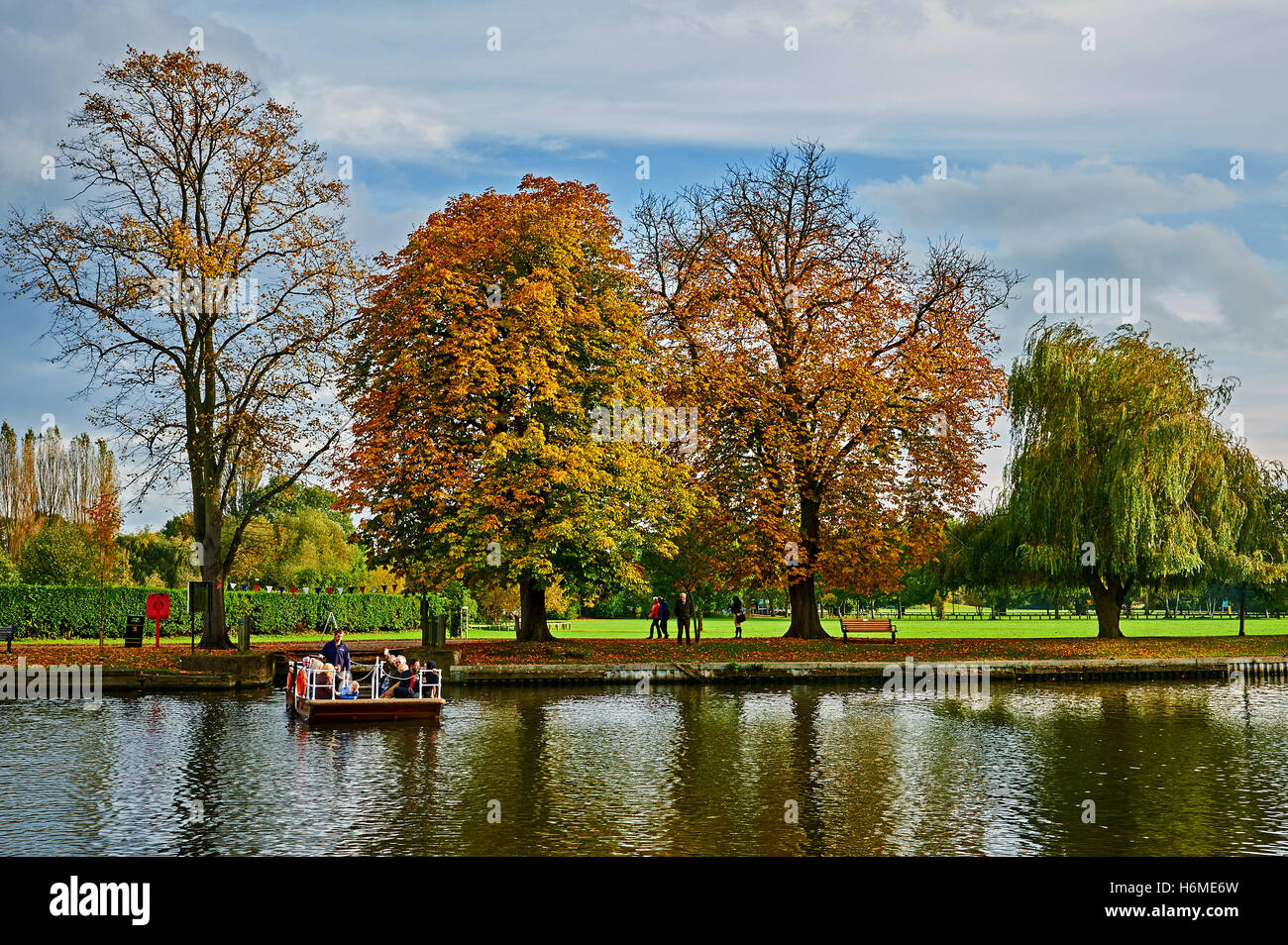 The hand operated chain ferry across the River Avon in Stratford upon ...