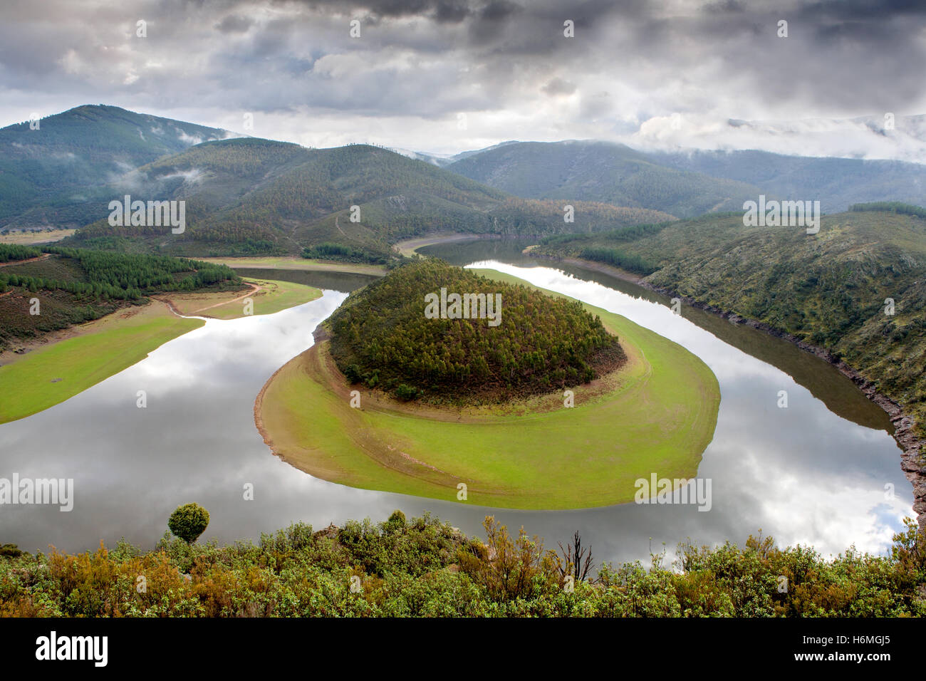 Beautiful scenery of a meander located in Extremadura, in central Spain ...