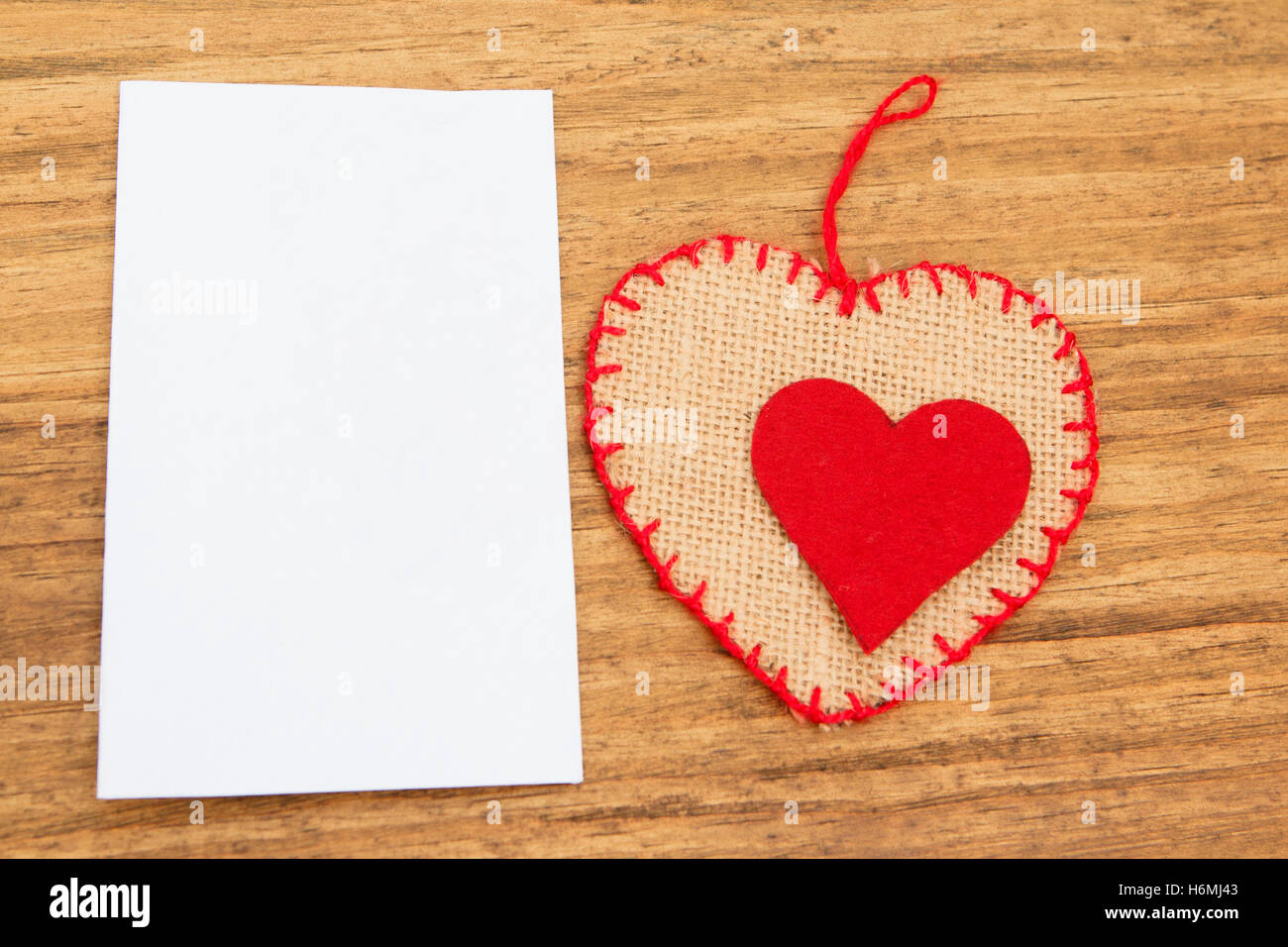 Blank sticky note with a red heart Stock Photo - Alamy