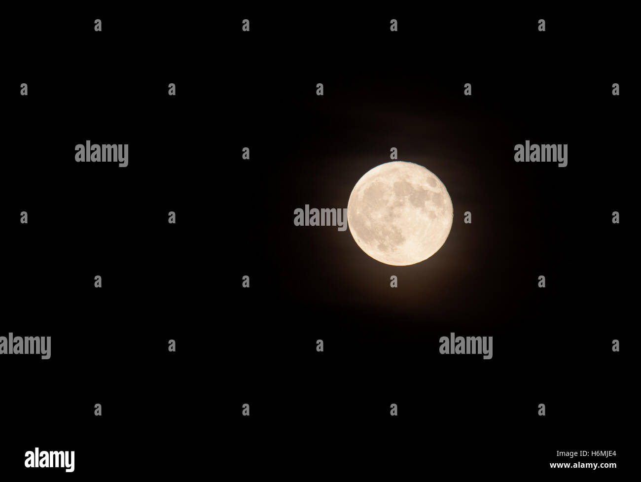 Nice shoot of the full moon without clouds Stock Photo - Alamy
