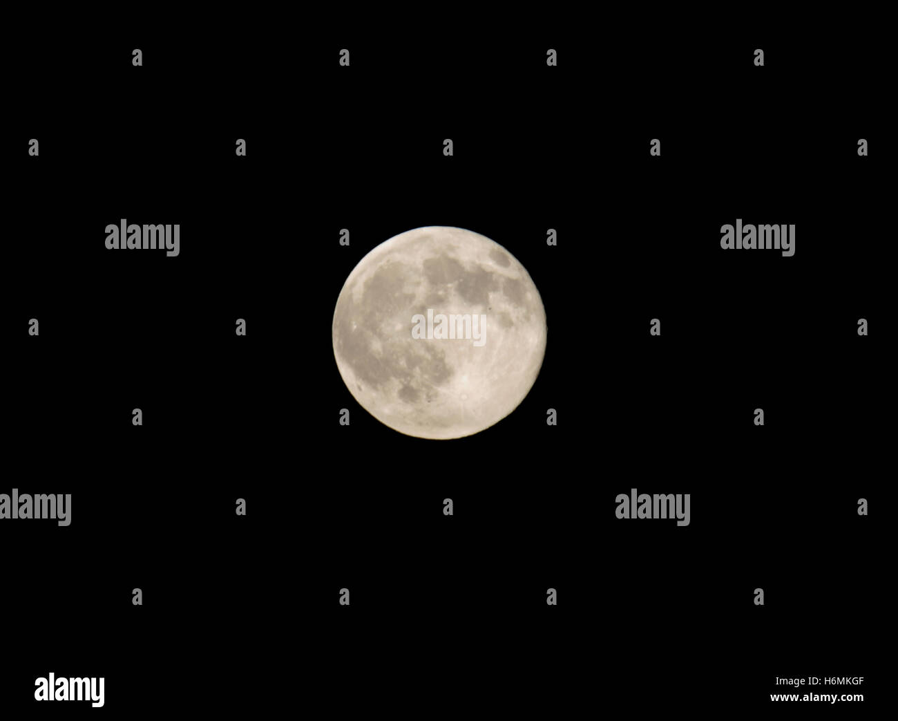 Nice shoot of the full moon without clouds Stock Photo - Alamy