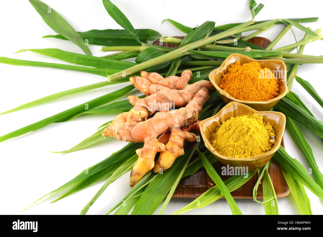 Turmeric roots and powder Stock Photo - Alamy