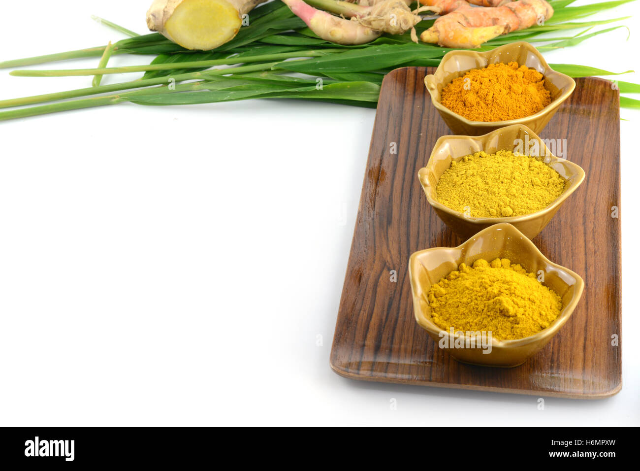 Turmeric roots and powder Stock Photo - Alamy