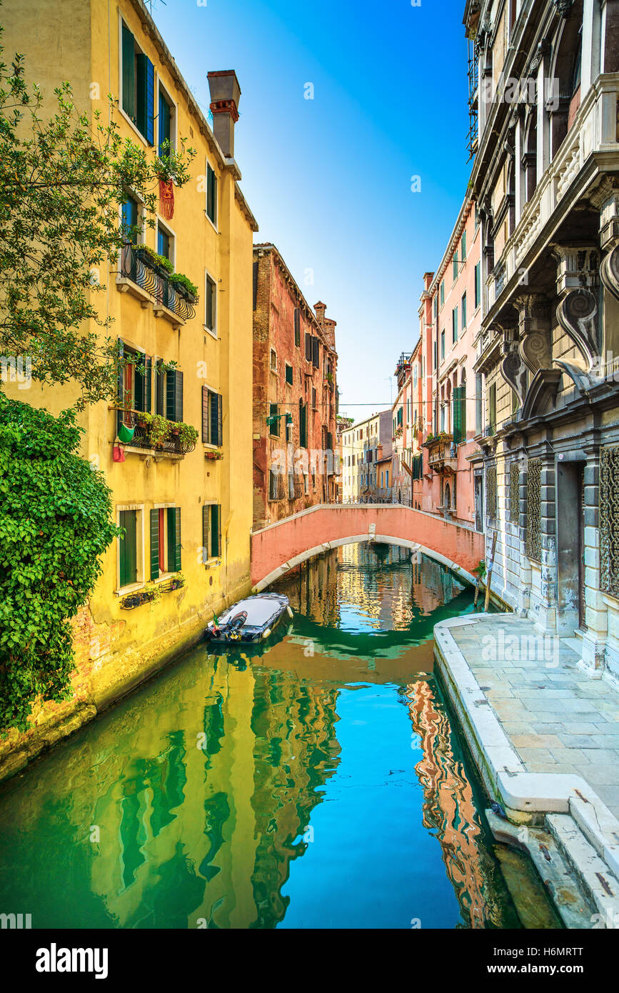 Bridge canal scenic architecture hi-res stock photography and images ...