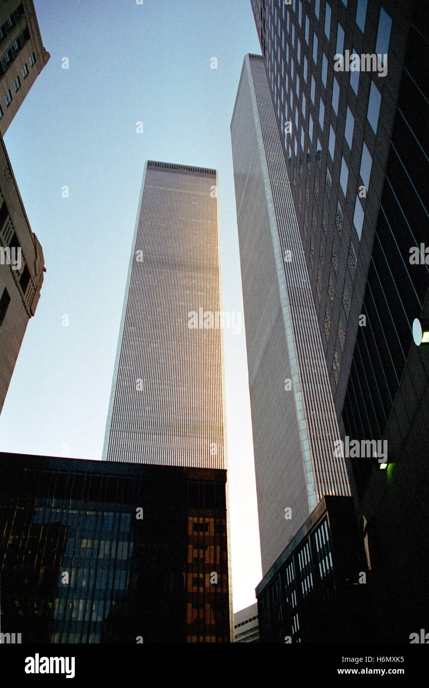 Silver buildings hi-res stock photography and images - Alamy
