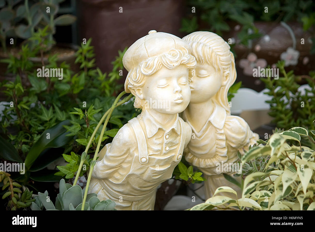 First kiss hi-res stock photography and images - Alamy