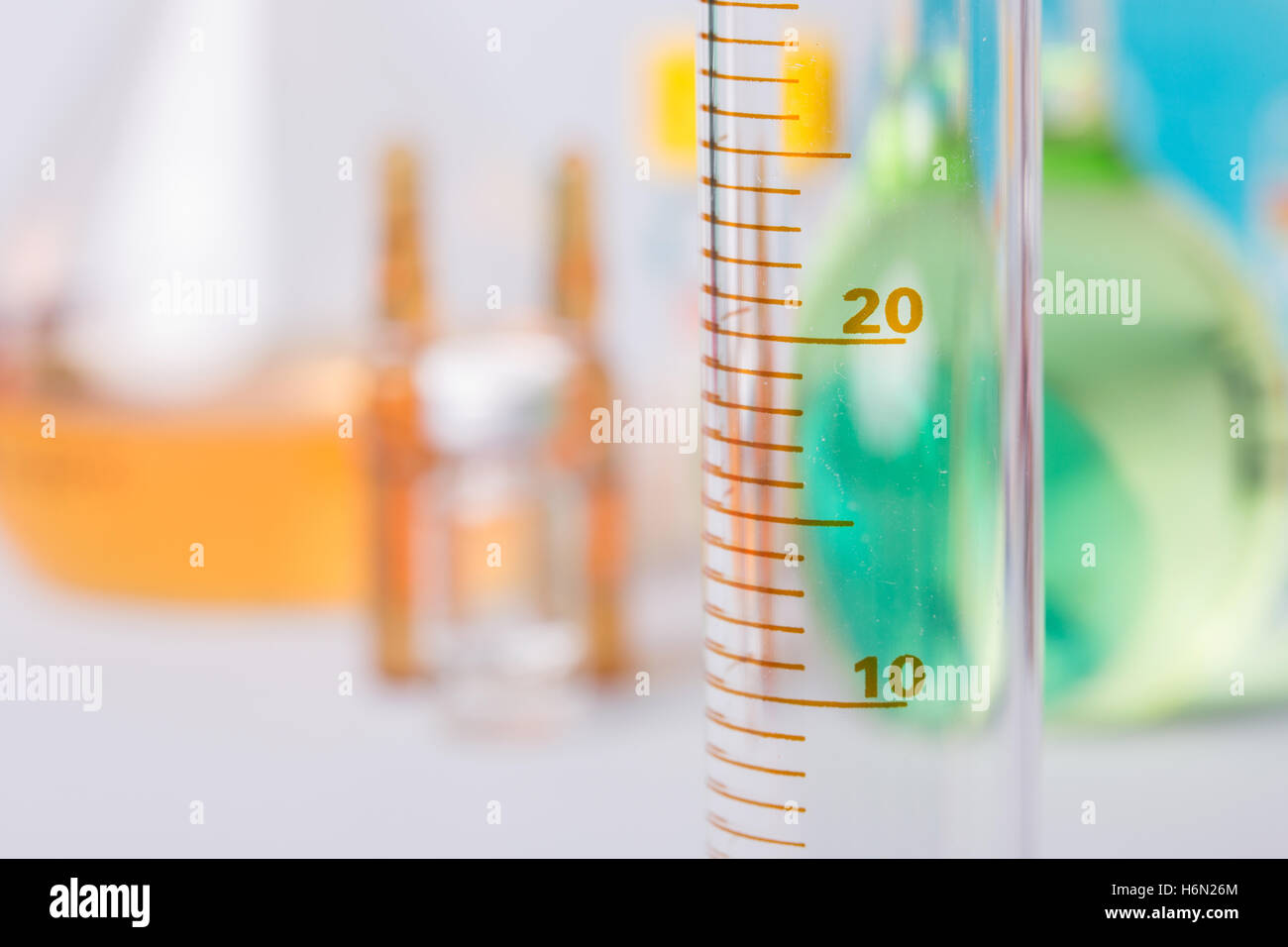 Assorted lab glassware hi-res stock photography and images - Alamy