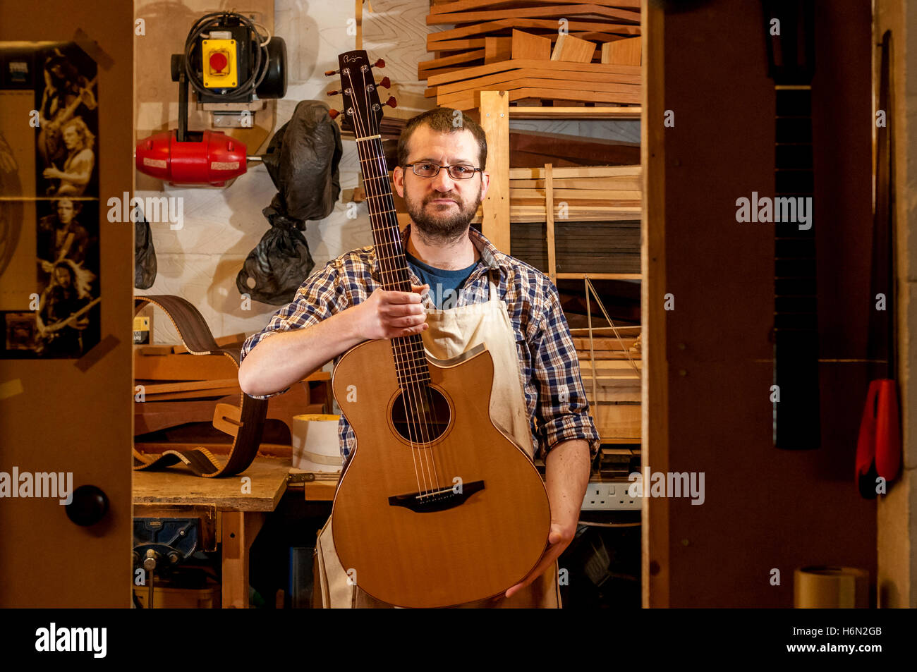 Guitar maker Nick Benjamin at his workshop in Lewes Stock Photo - Alamy