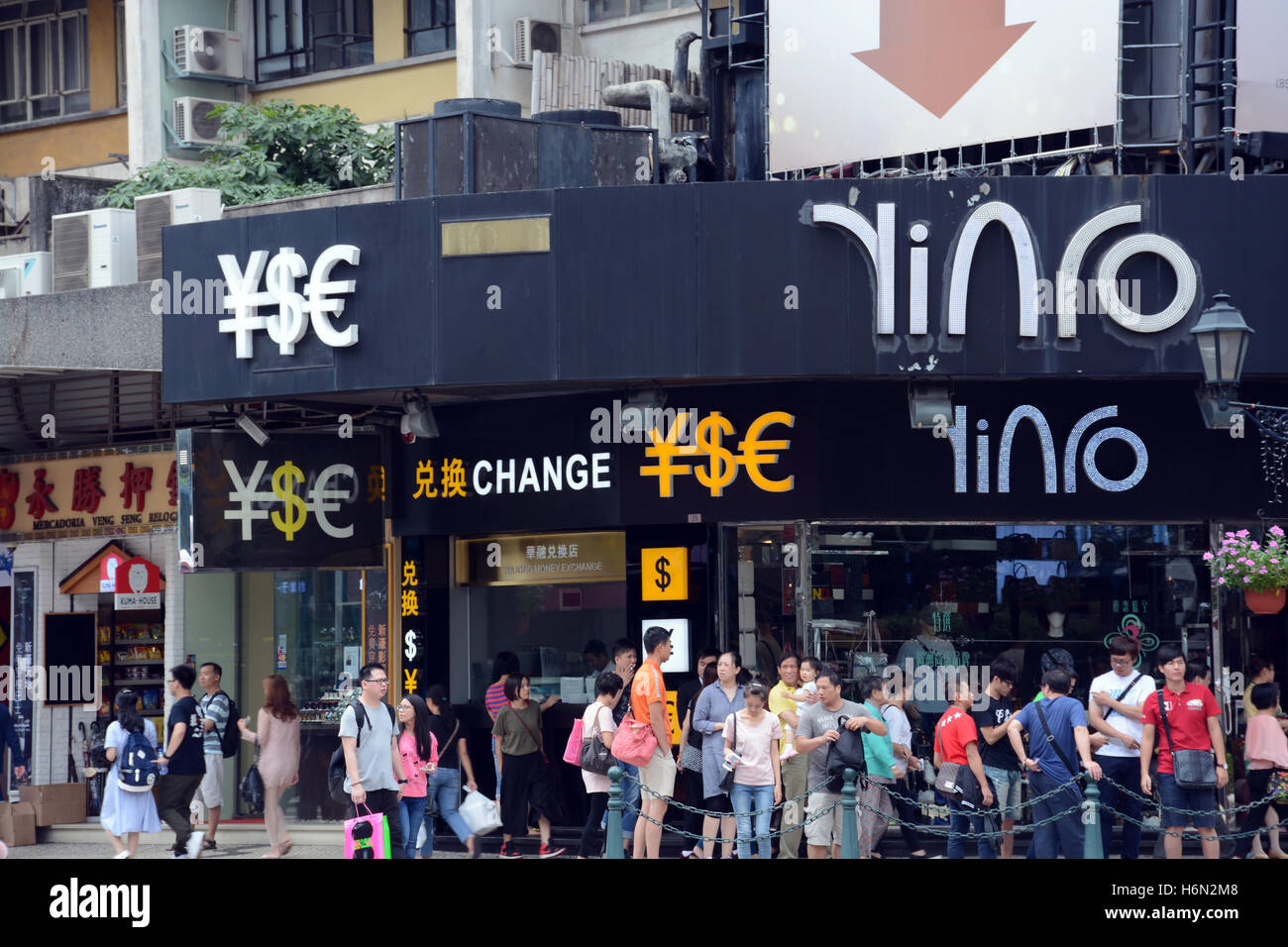 Money exchange hi-res stock photography and images - Alamy