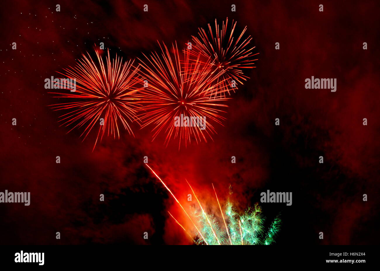 Fireworks parties hi-res stock photography and images - Alamy