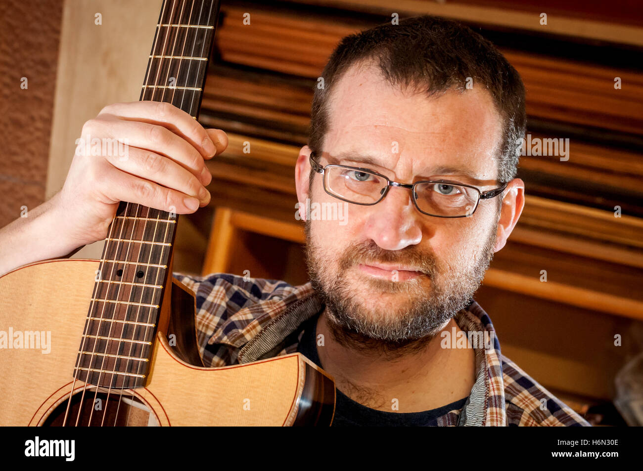 Guitar maker Nick Benjamin at his workshop in Lewes Stock Photo - Alamy