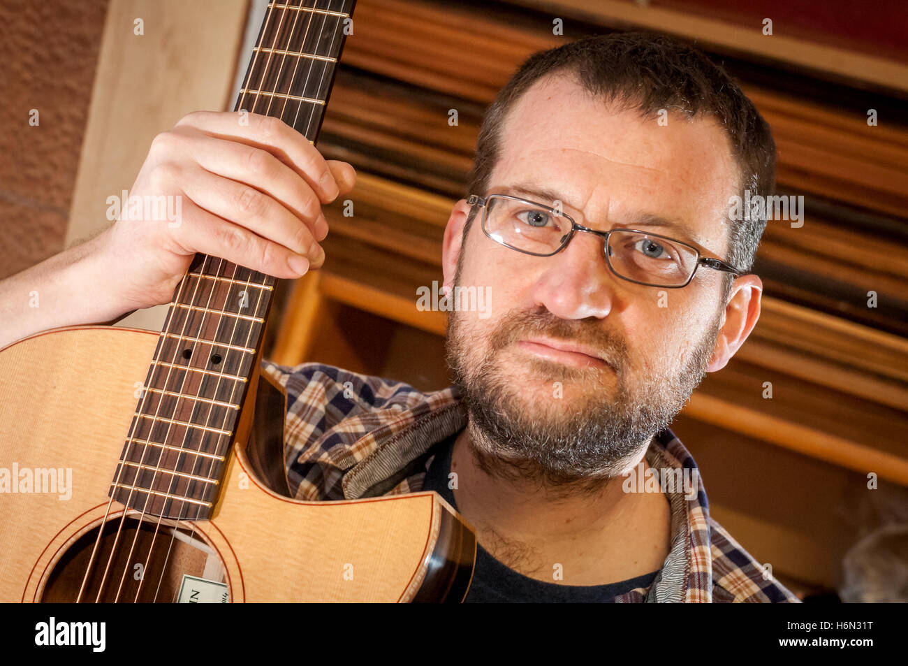 Guitar maker Nick Benjamin at his workshop in Lewes Stock Photo - Alamy