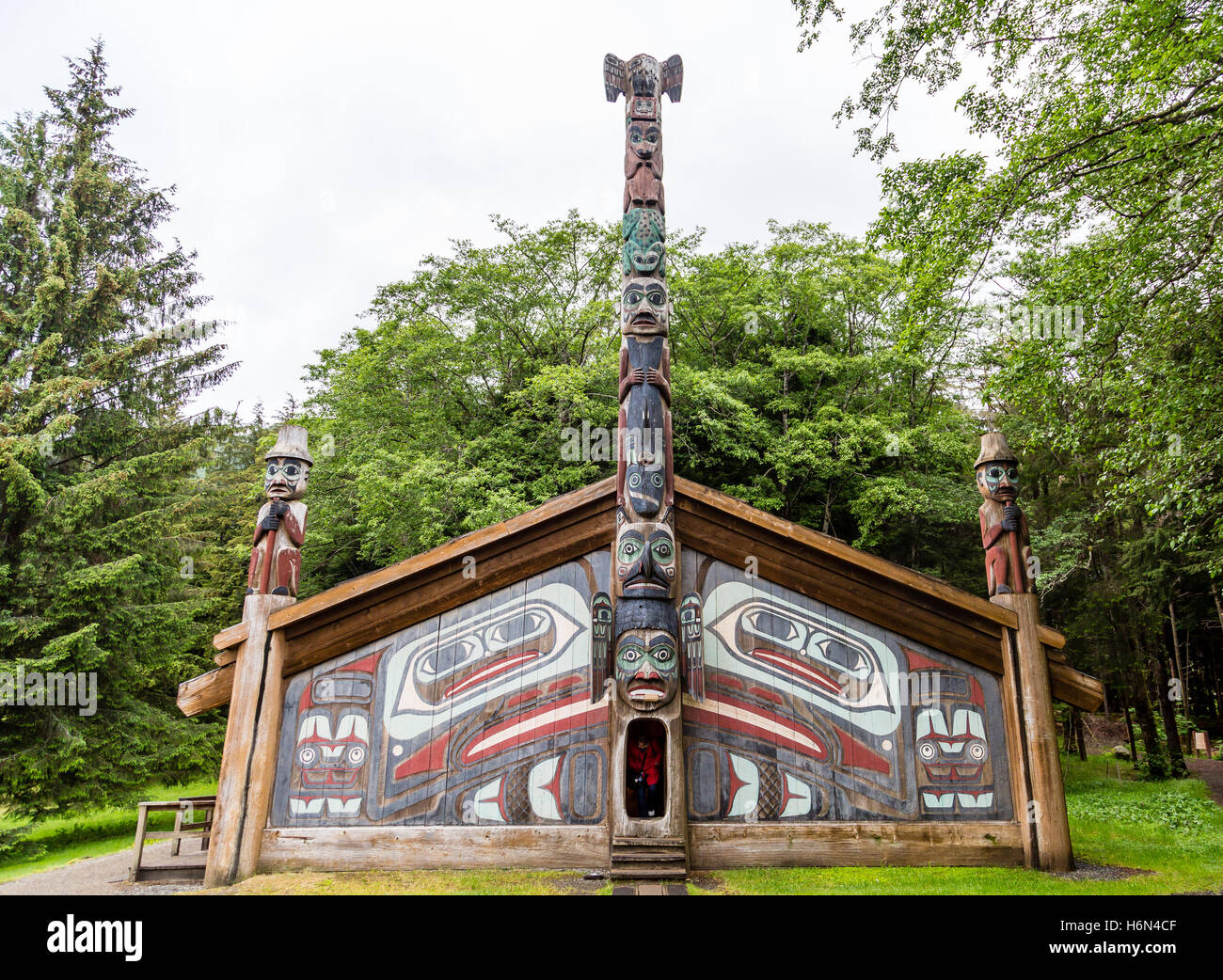 Native lodge inuit hi-res stock photography and images - Alamy