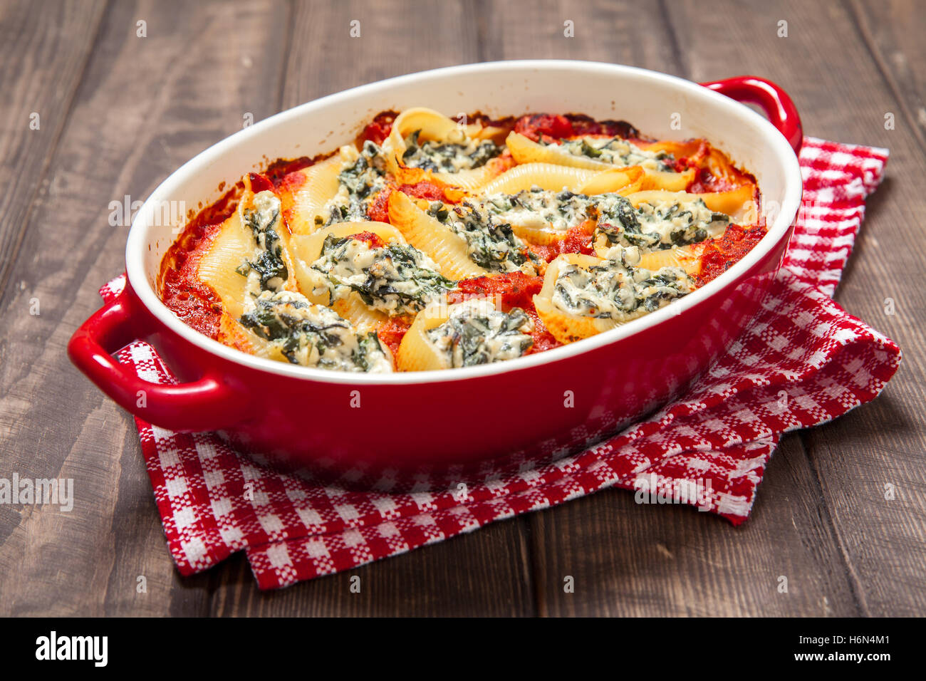 Stuffed pasta shells with spinach ricotta Stock Photo - Alamy