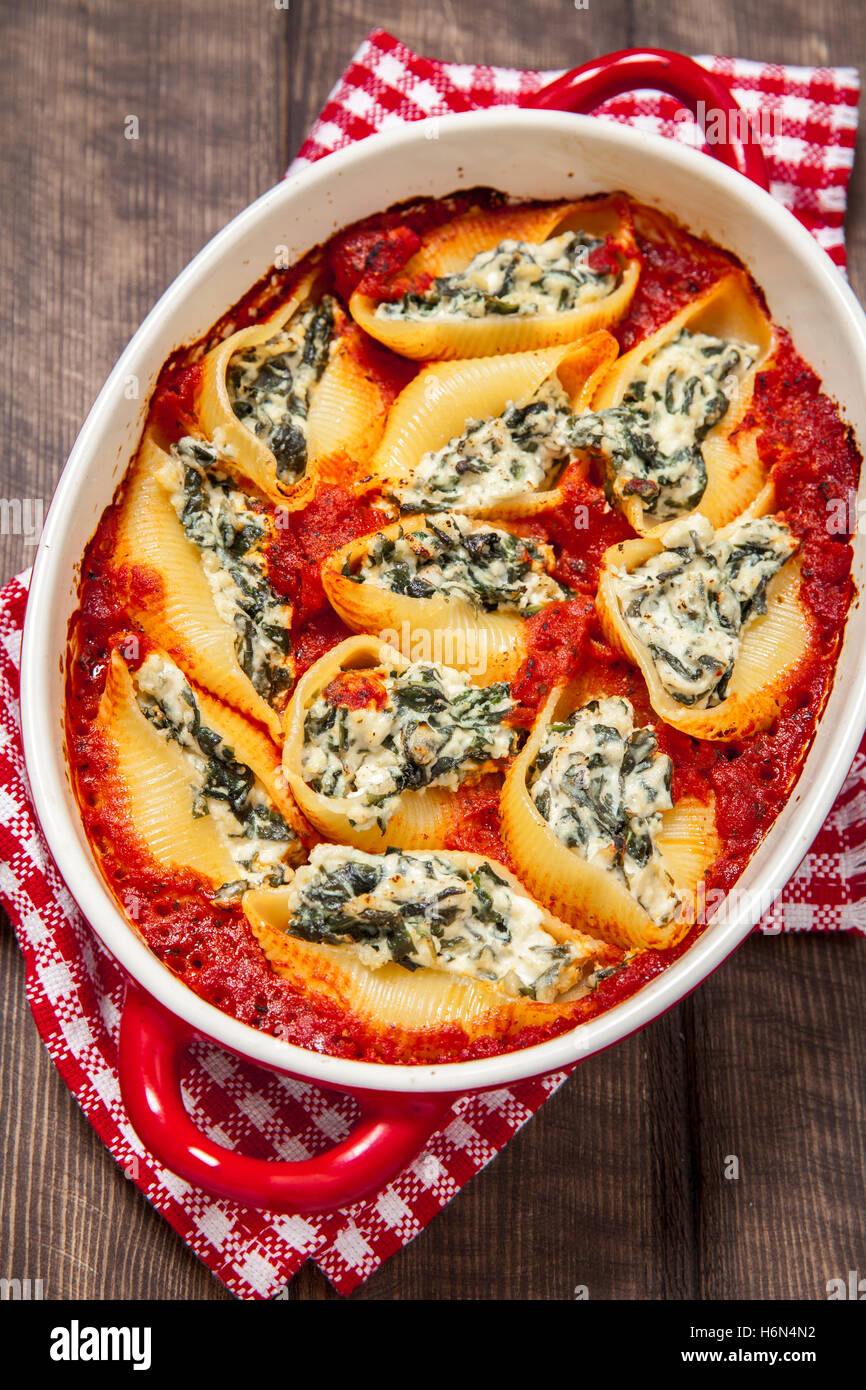 Pasta tomato sauce ricotta cheese hi-res stock photography and images ...