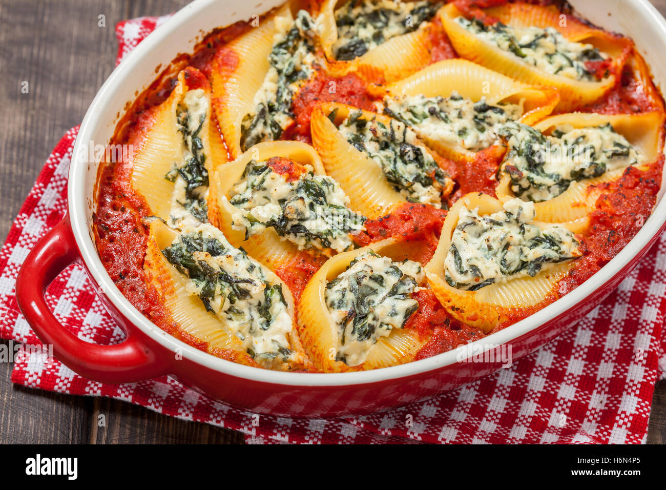 Stuffed pasta shells with spinach ricotta Stock Photo - Alamy