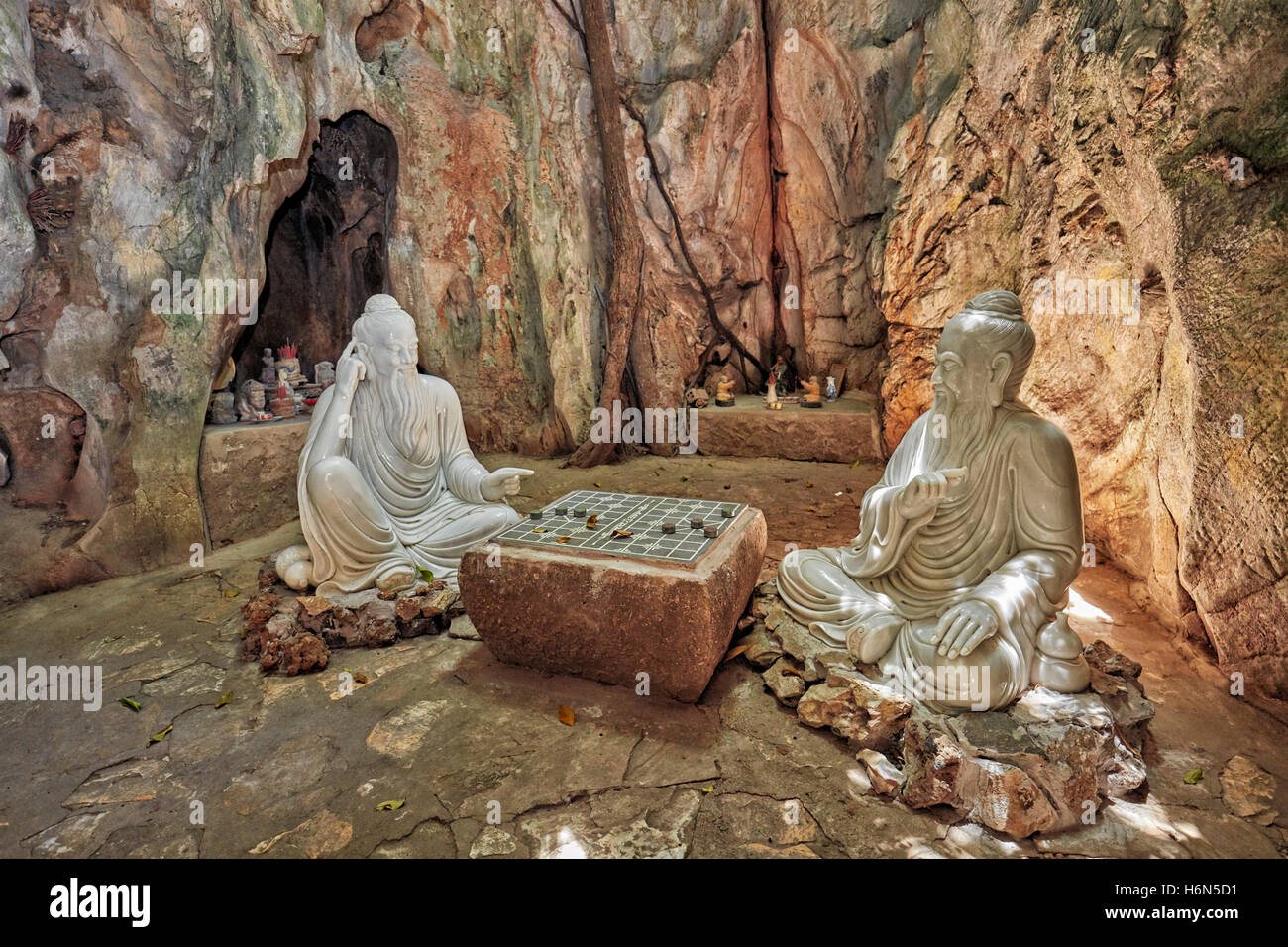 Two wise men play Xiangqi (Chinese chess) – sculpture in Ban Co (Chess ...