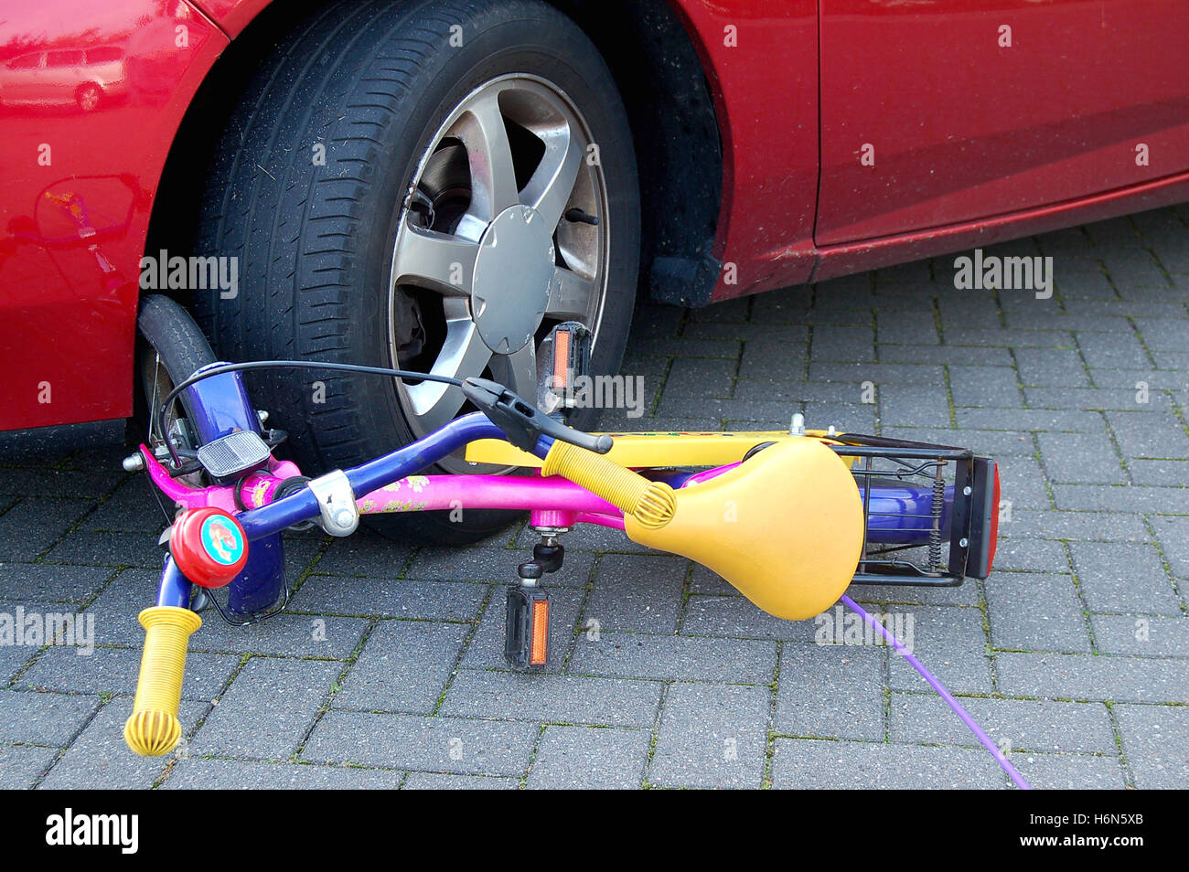 Accident street hi-res stock photography and images - Alamy