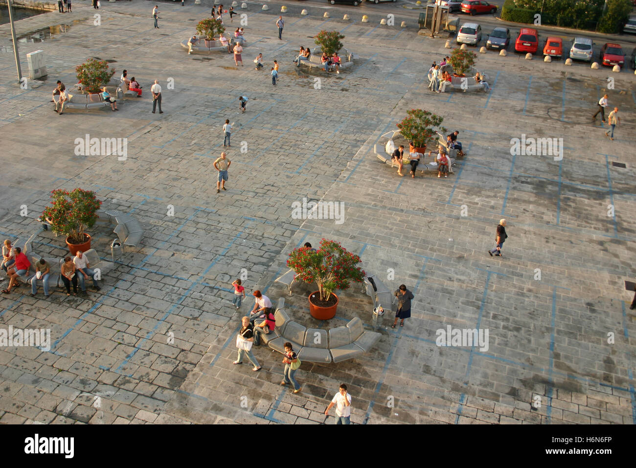 Farewell groups hi-res stock photography and images - Alamy