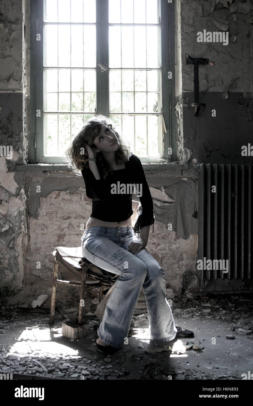 Women sat down hi-res stock photography and images - Alamy