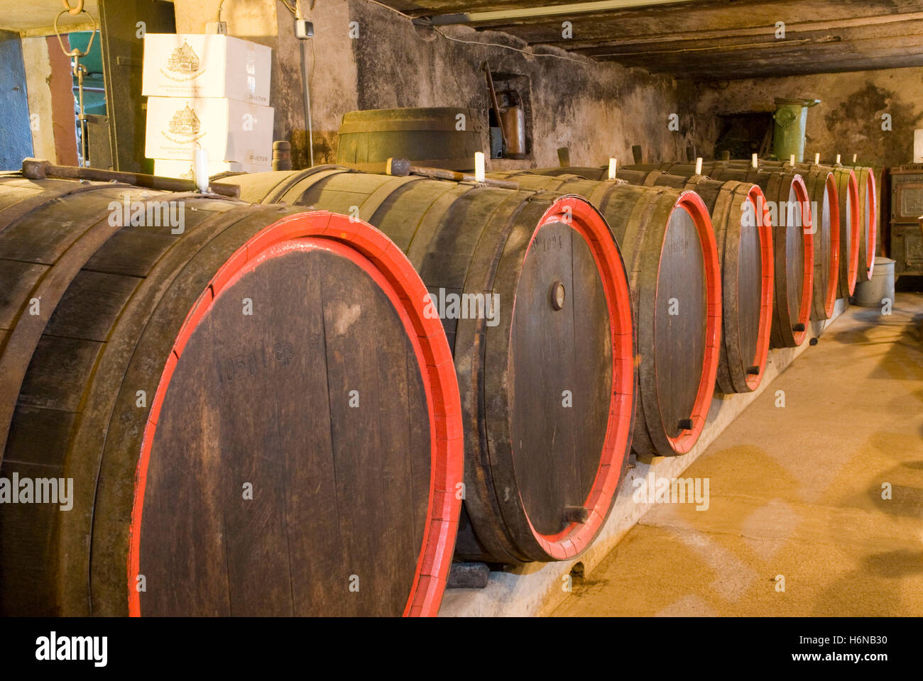 Barrel arch hi-res stock photography and images - Alamy