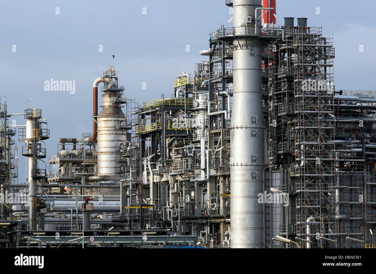 Buildings industry hi-res stock photography and images - Alamy