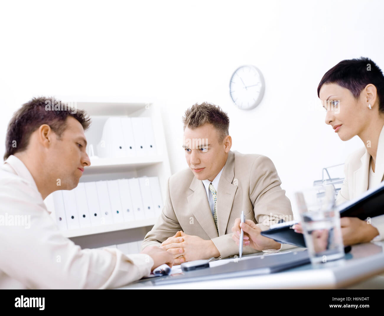 woman talk speaking speaks spoken speak talking chat nattering humans ...