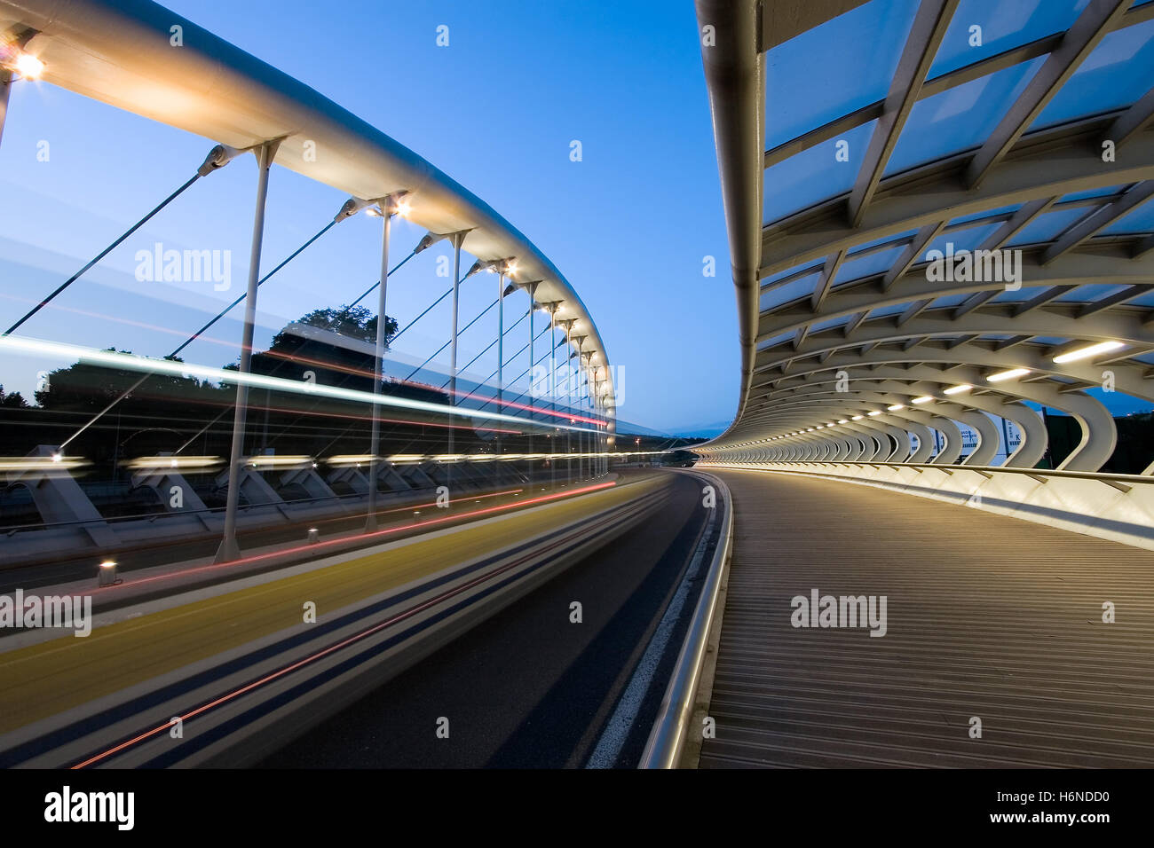 Modern bridges hi-res stock photography and images - Alamy