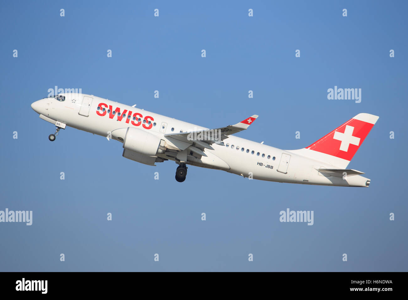 Swiss global air lines hi-res stock photography and images - Alamy