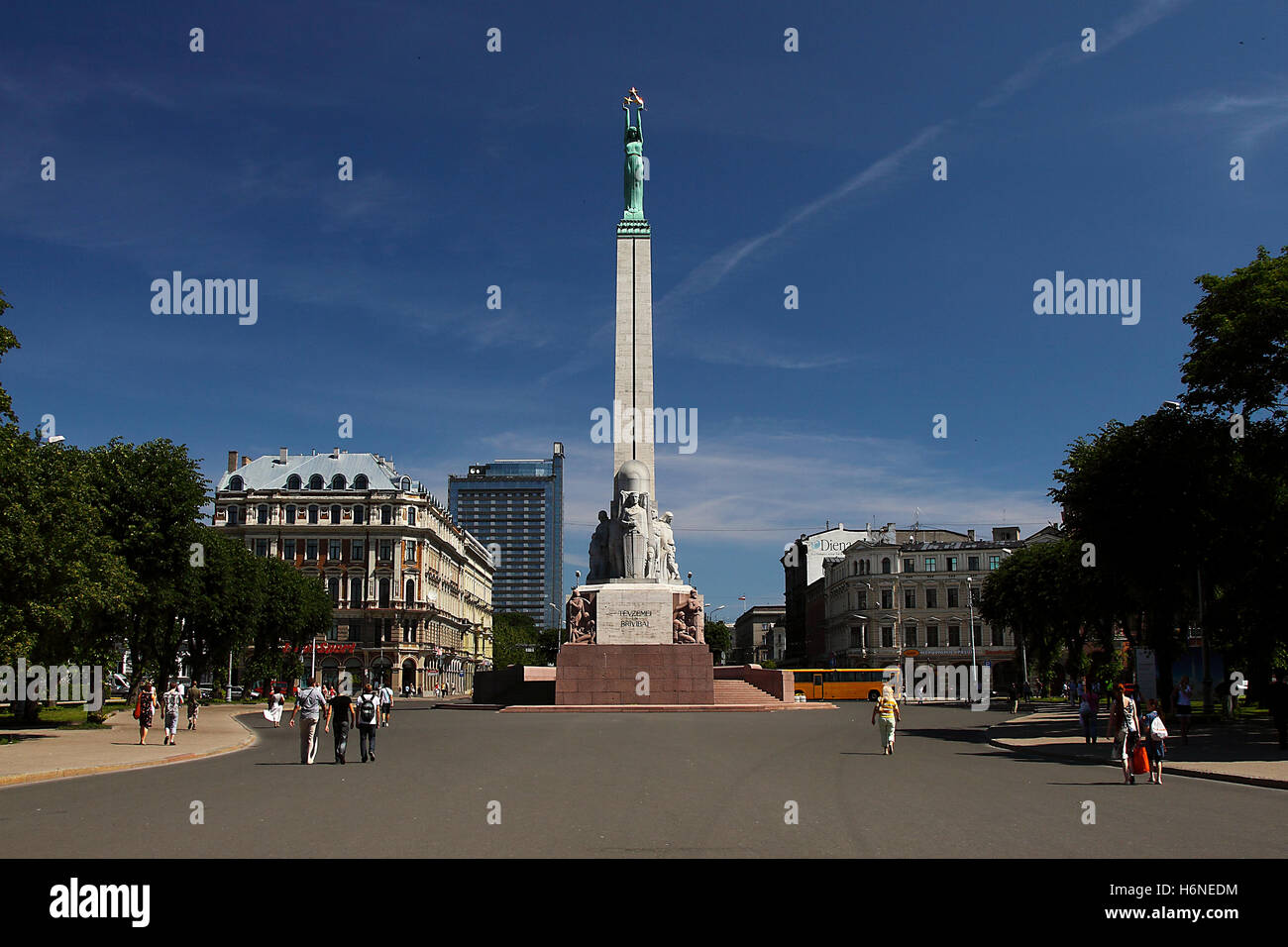 Statues monument hi-res stock photography and images - Alamy