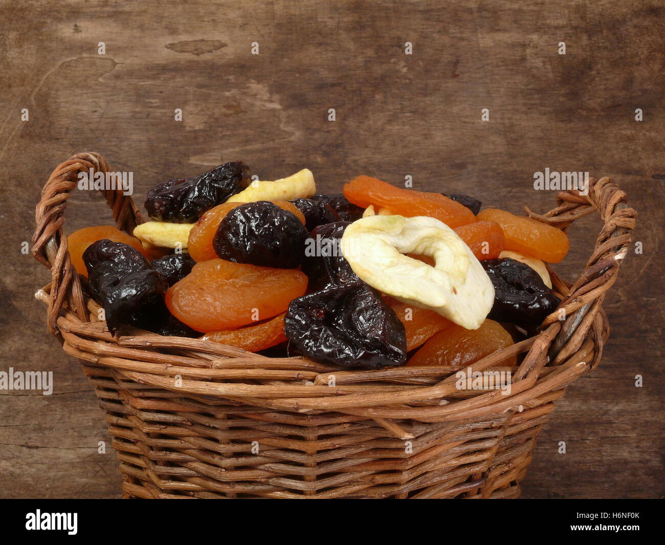 Dehydrated fruits and vegetables hi-res stock photography and images ...
