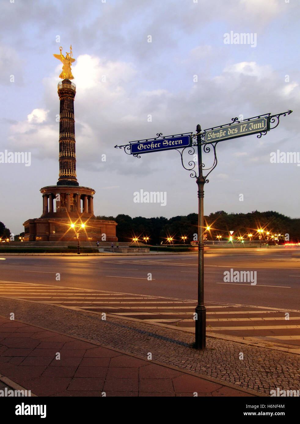 Victory column and tourists hi-res stock photography and images - Alamy