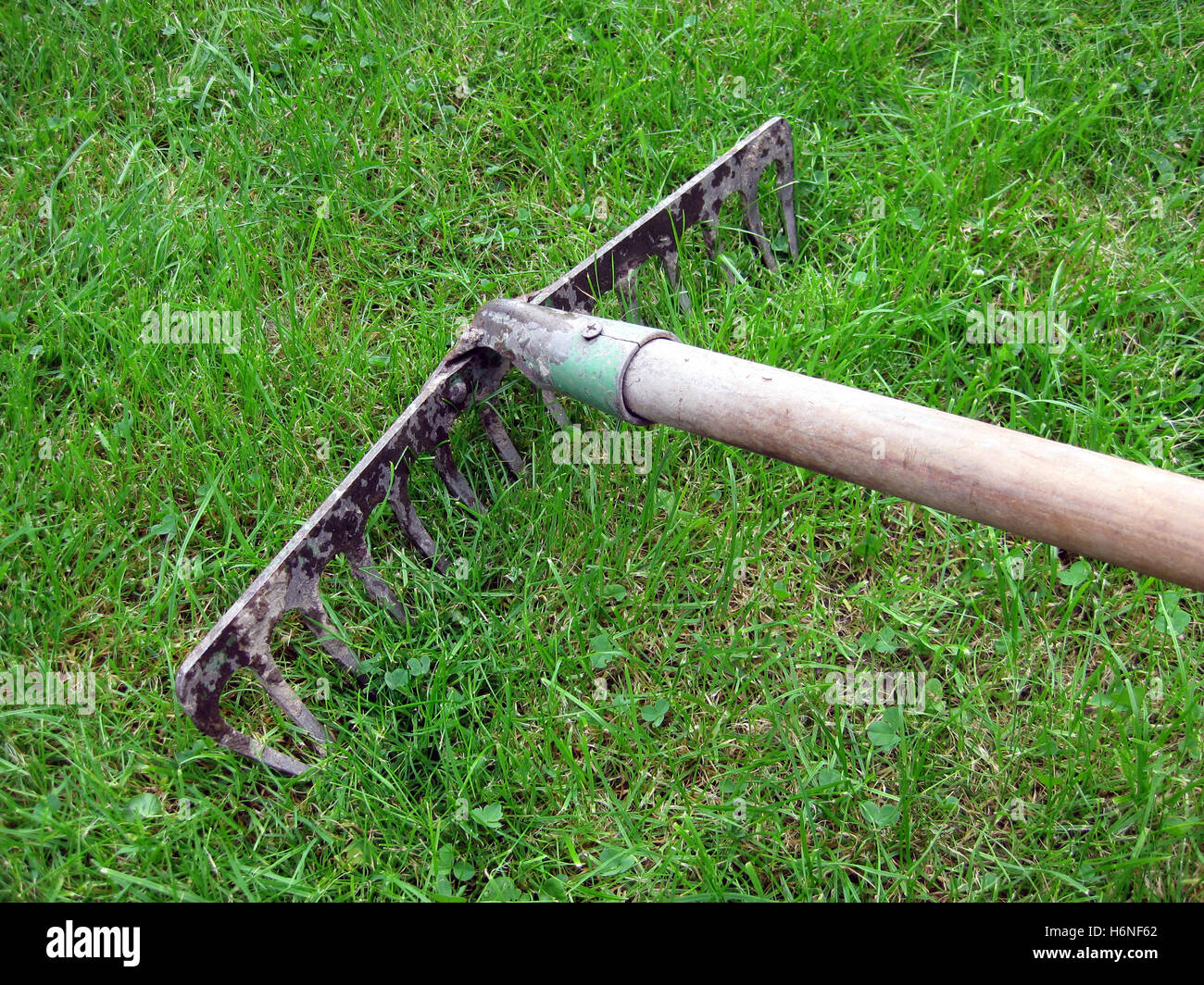 Metallrechen hi-res stock photography and images - Alamy