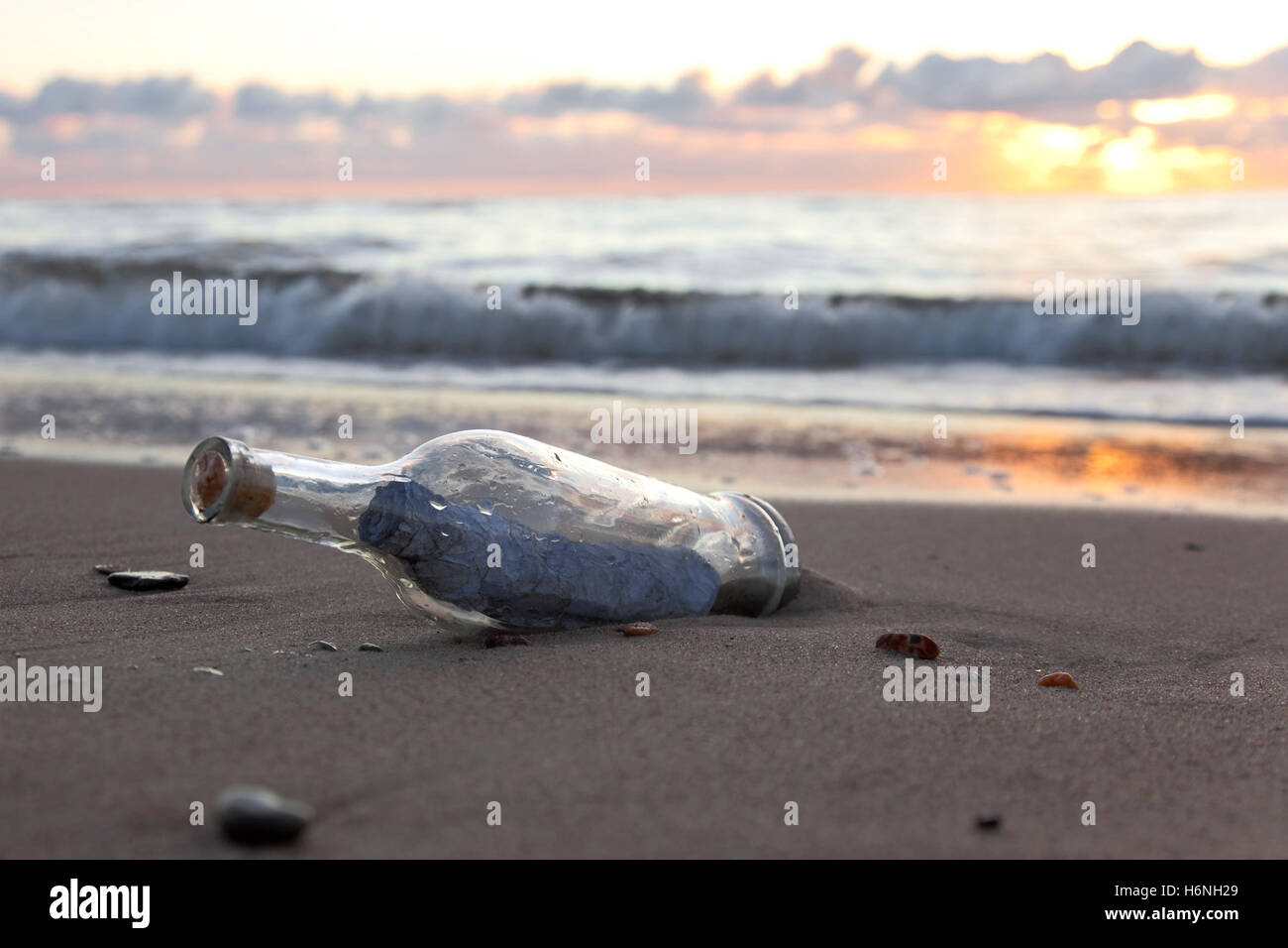 Mirroring each other hi-res stock photography and images - Alamy