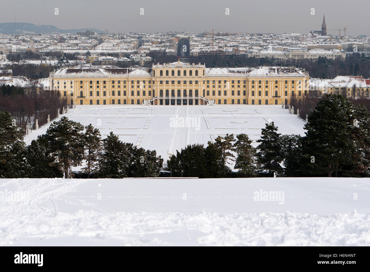 Buildings winter hi-res stock photography and images - Alamy