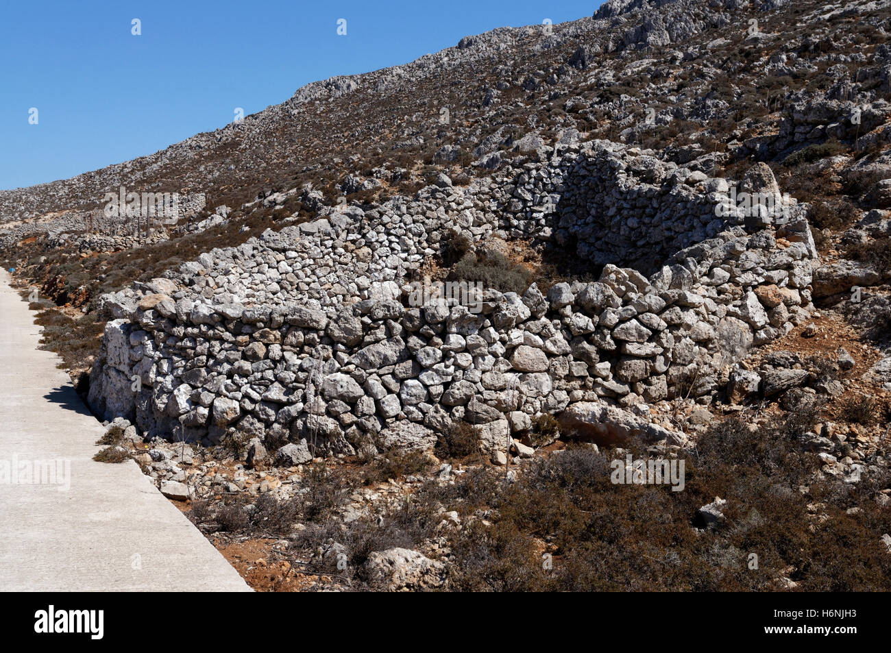 Rocky enclosure hi-res stock photography and images - Alamy