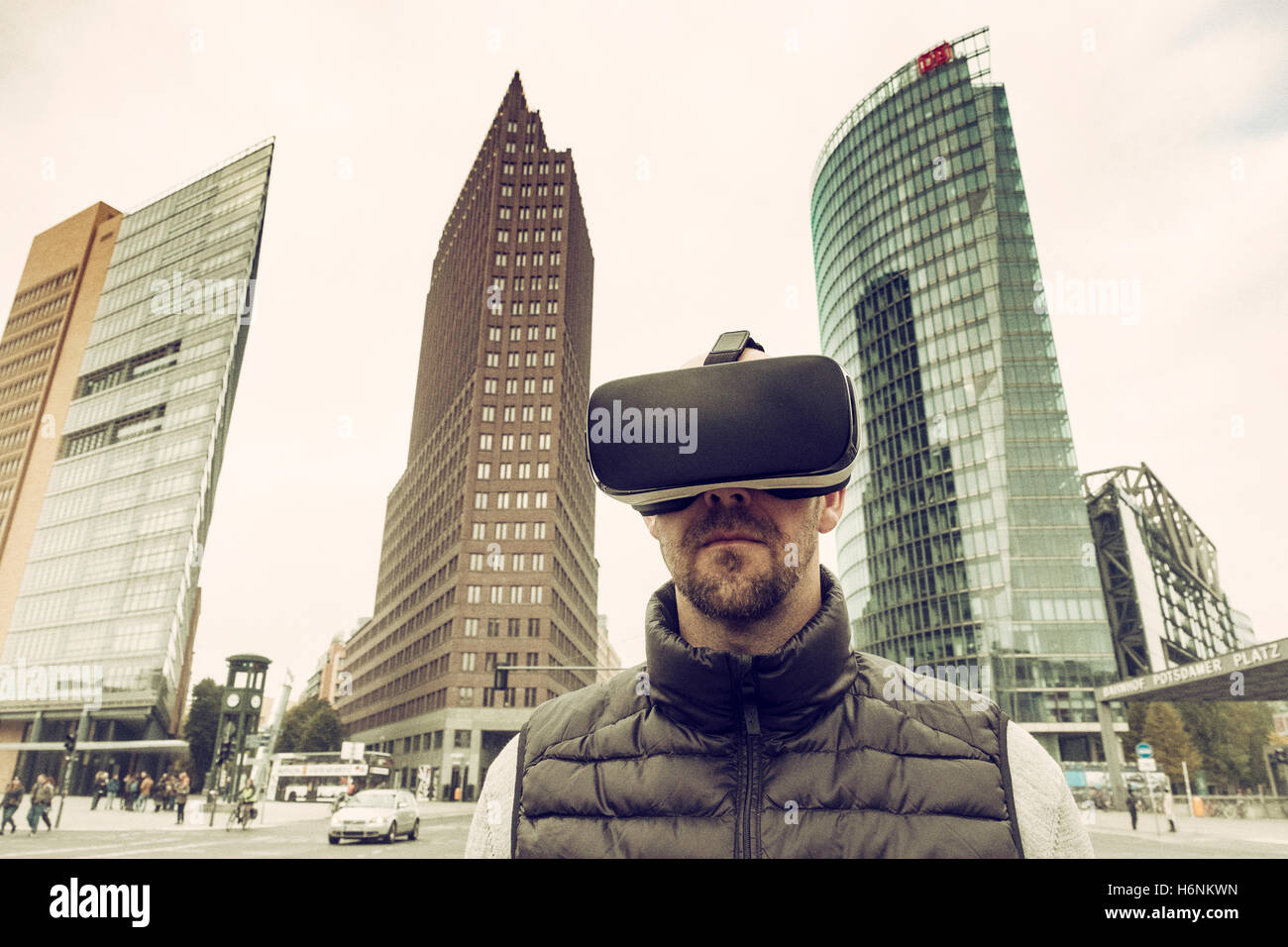 Man wearing virtual reality goggles hi-res stock photography and images ...