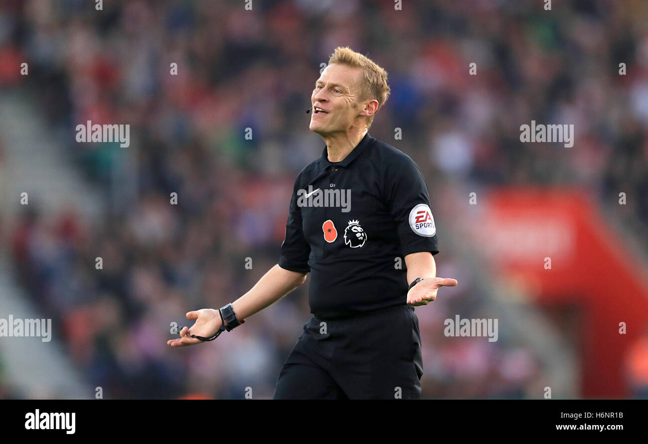 Referee Mike Jones Stock Photo - Alamy