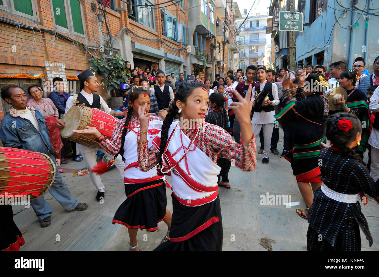 Kathmandu, Nepal. 31st Oct, 2016. Newari people dance in a traditional ...