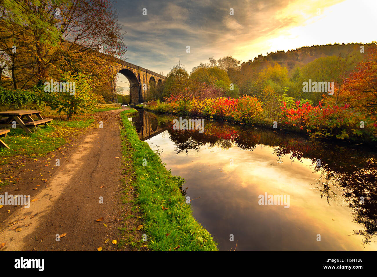 Uppermill canal hi-res stock photography and images - Alamy