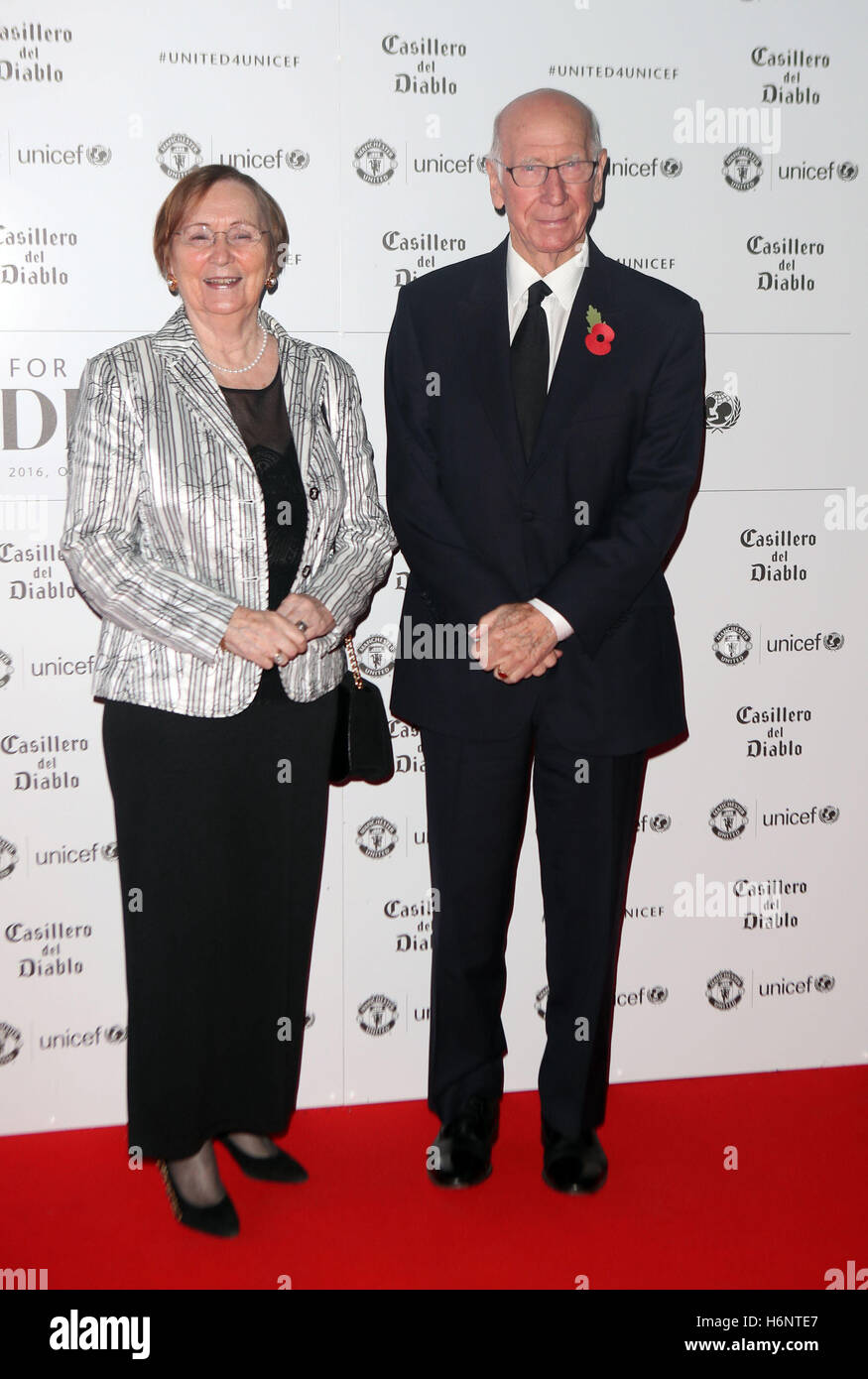 Manchester United legend Sir Bobby Charlton and Lady Norma Charlton ...