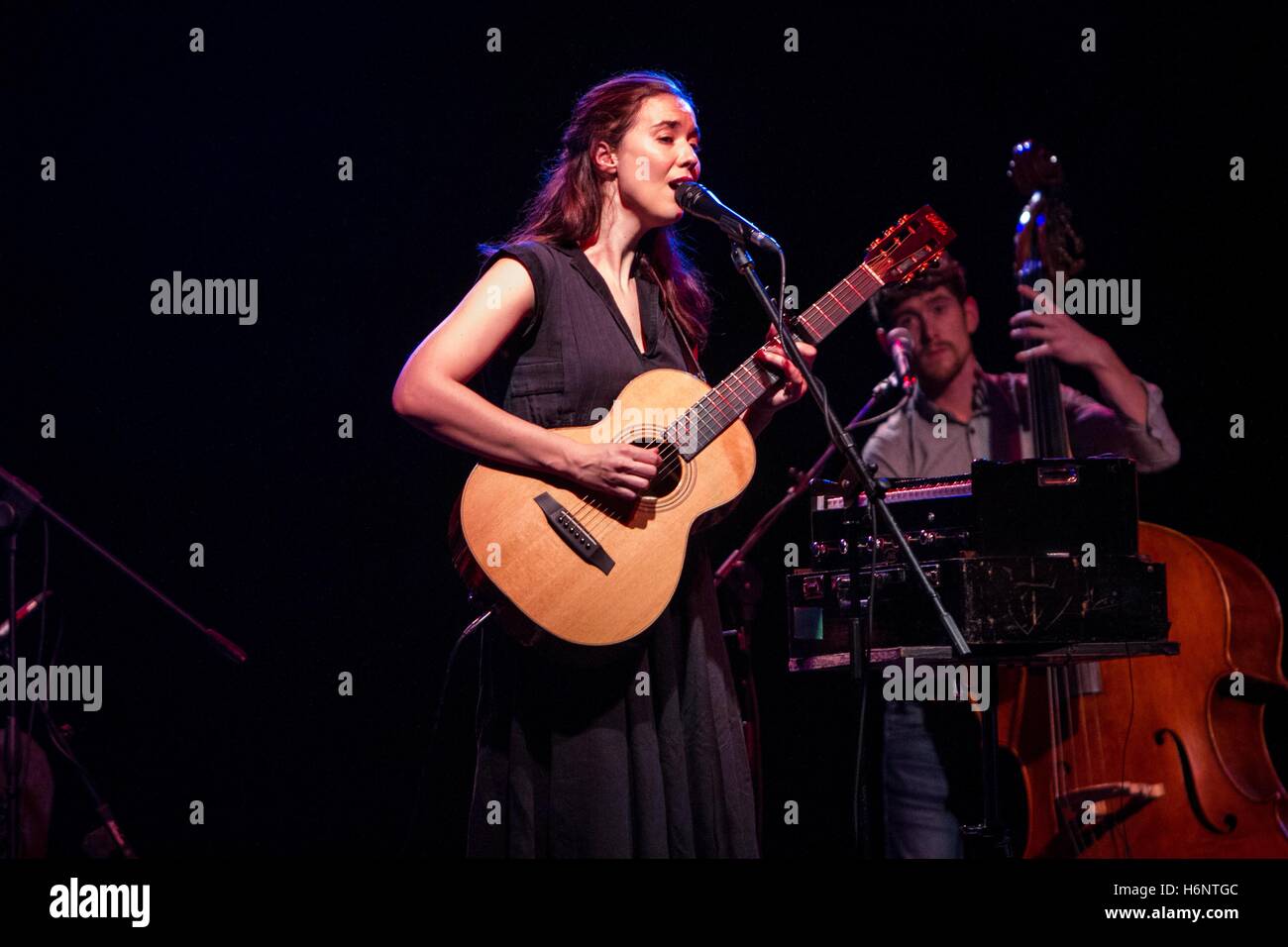 Lisa hannigan hi-res stock photography and images - Alamy