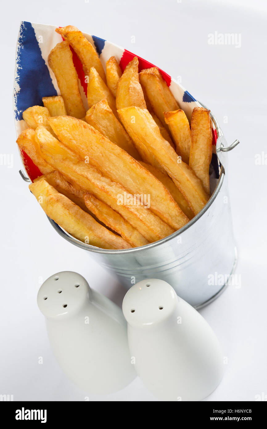 A bucket of homemade English chips/fries Stock Photo - Alamy